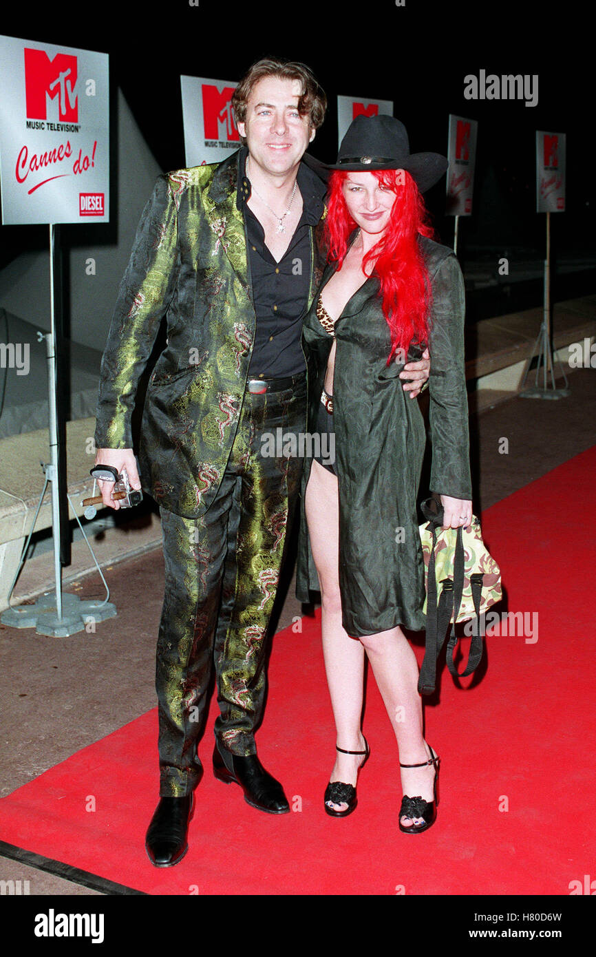 Wife of jonathan ross hi-res stock photography and images - Alamy