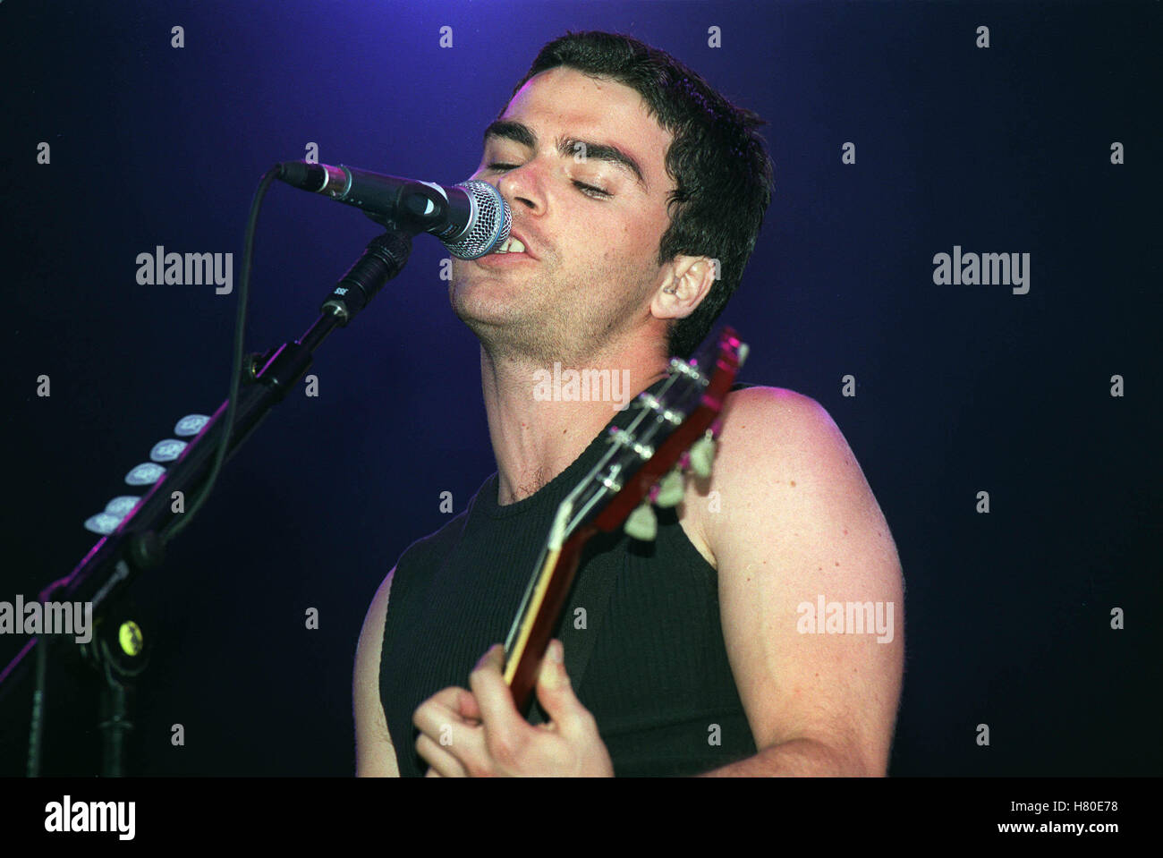 Kelly jones stereophonics 1999 hi-res stock photography and images - Alamy