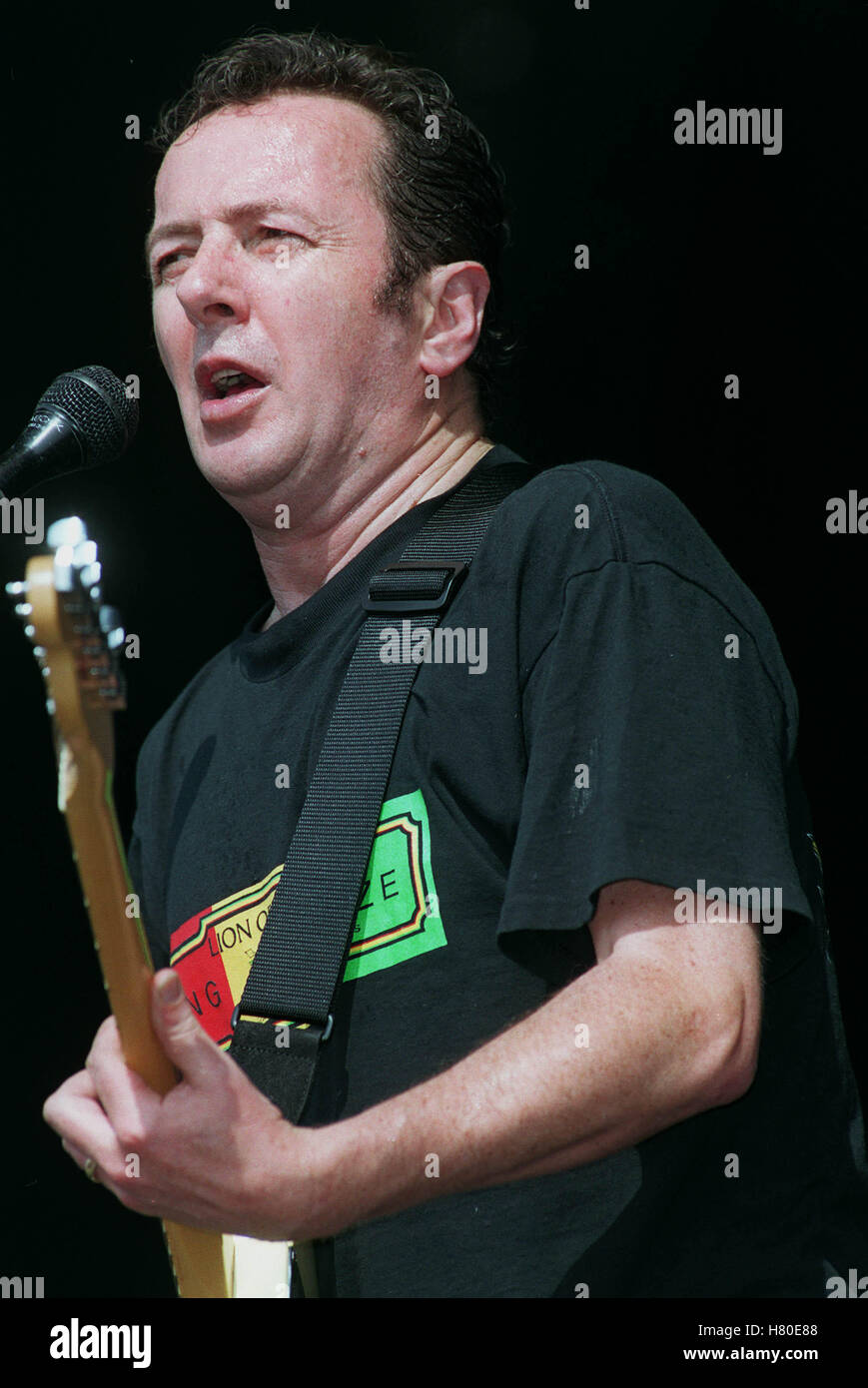 Joe strummer 1999 hi-res stock photography and images - Alamy