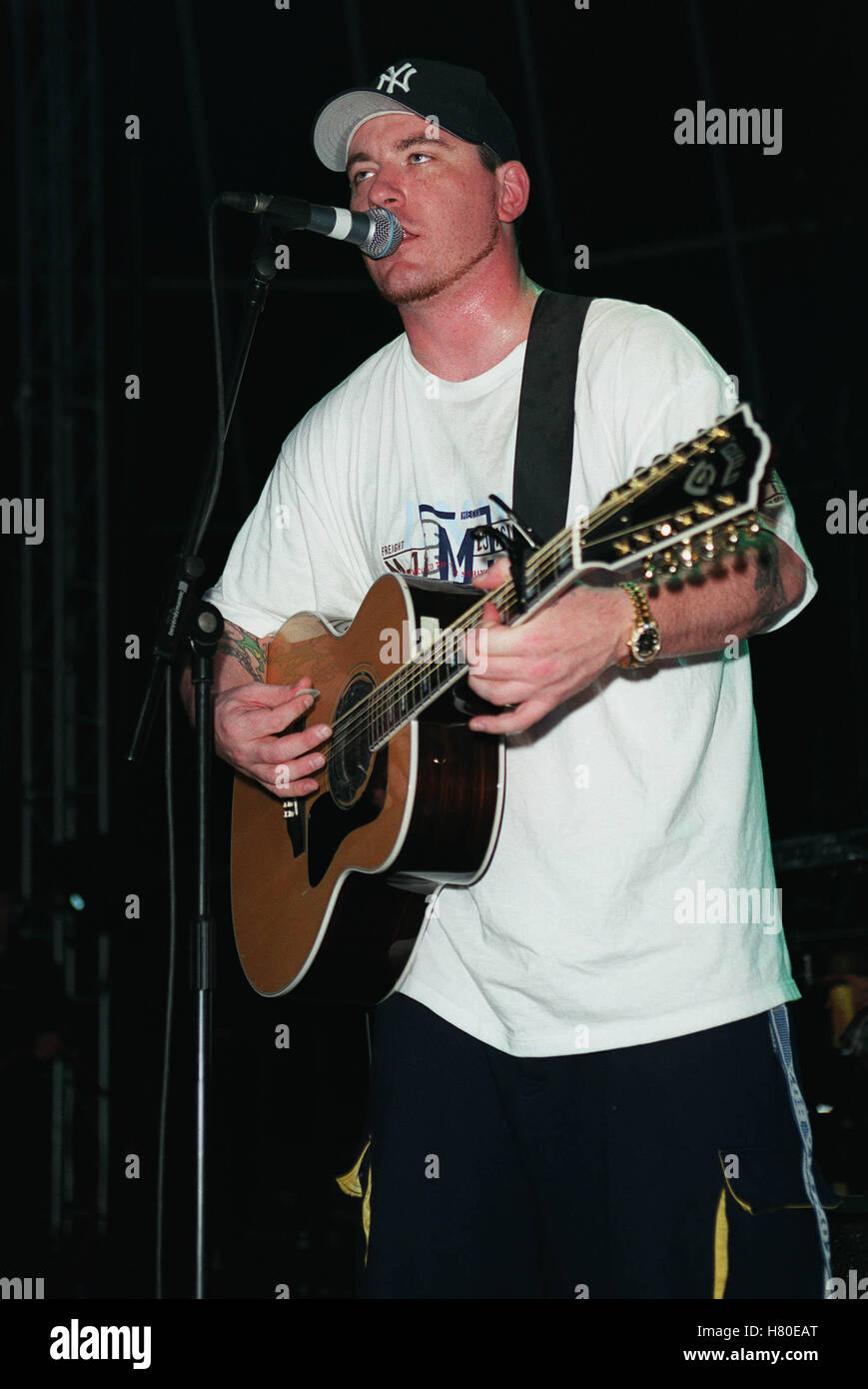 ERIC SCHRODY AKA EVERLAST 11 July 1999 Stock Photo - Alamy