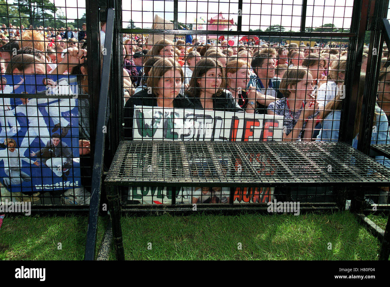 WESTLIFE FANS AT GIG 18 August 1999 Stock Photo - Alamy