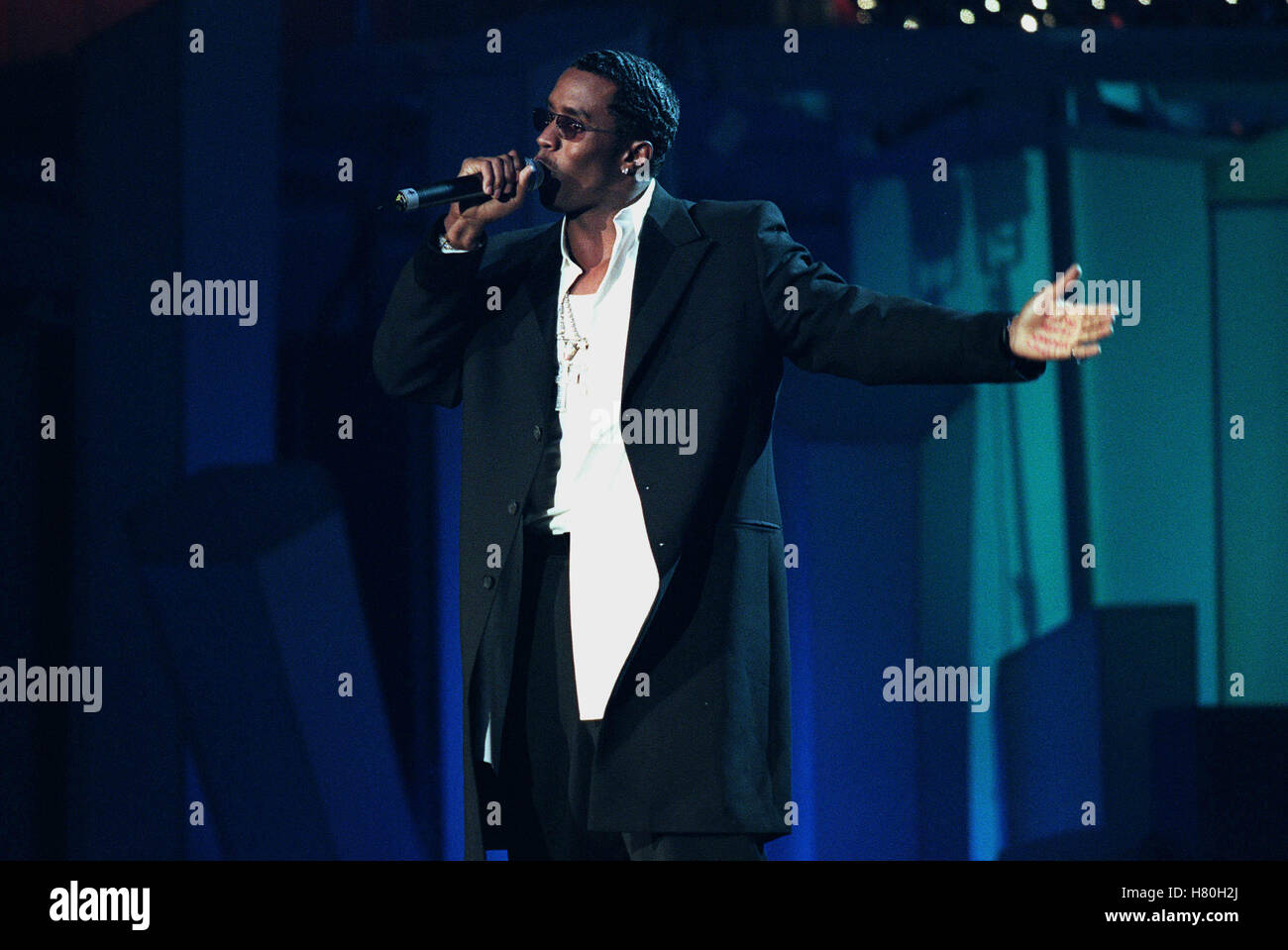 Puff daddy hi-res stock photography and images - Alamy
