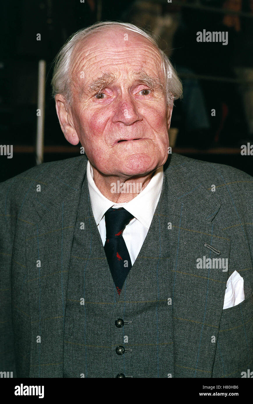Desmond llewelyn as ‘q’ hi-res stock photography and images - Alamy