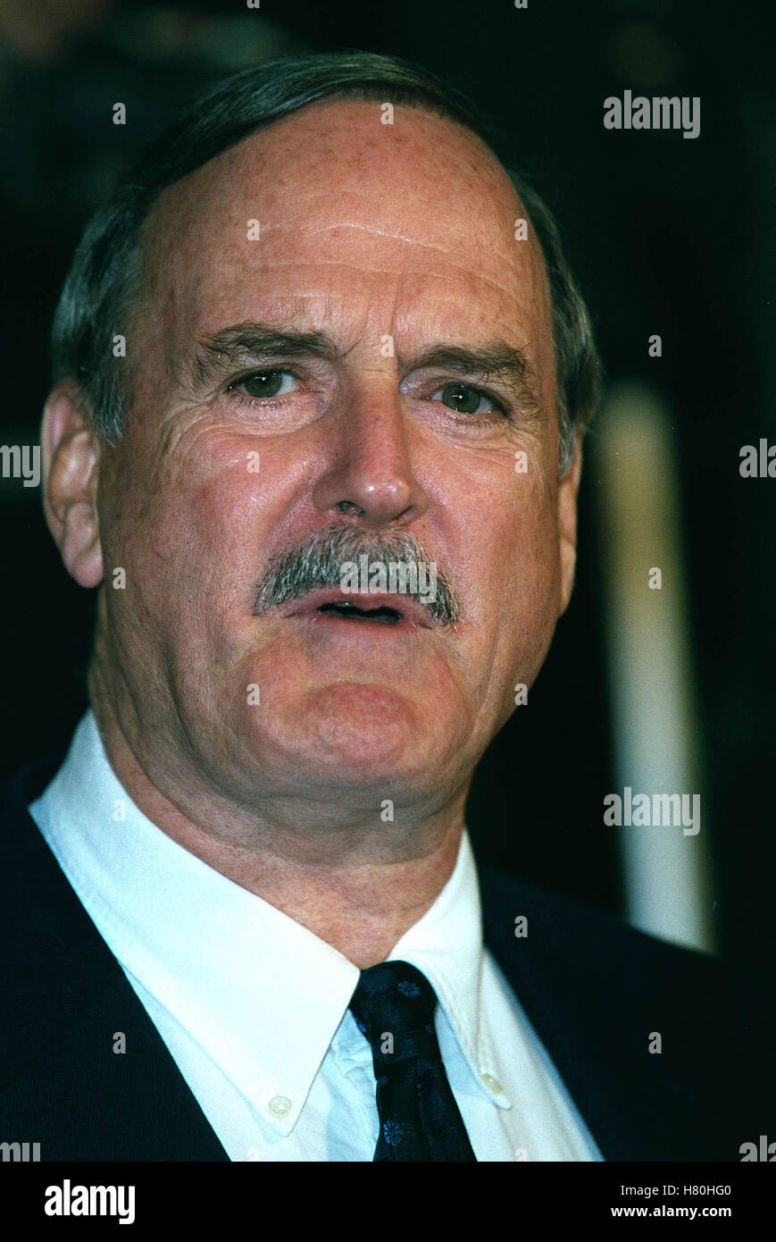 JOHN CLEESE LOS ANGELES USA 16 November 1999 Stock Photo - Alamy