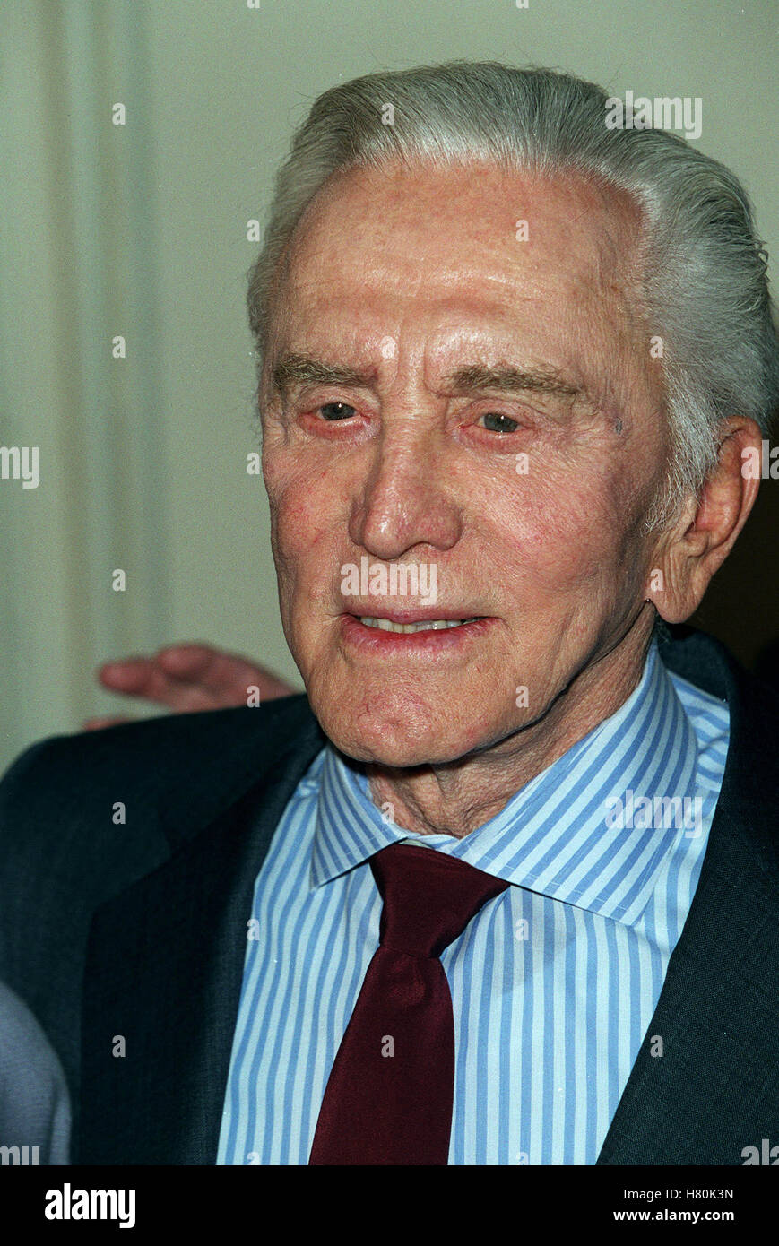 KIRK DOUGLAS 11 December 1999 Stock Photo - Alamy