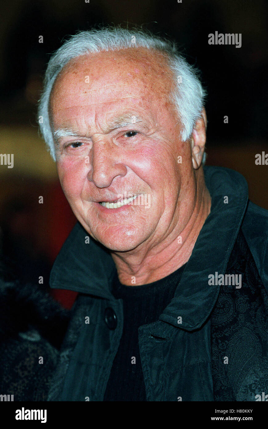 ROBERT LOGGIA LOS ANGELES USA 16 December 1999 Stock Photo - Alamy