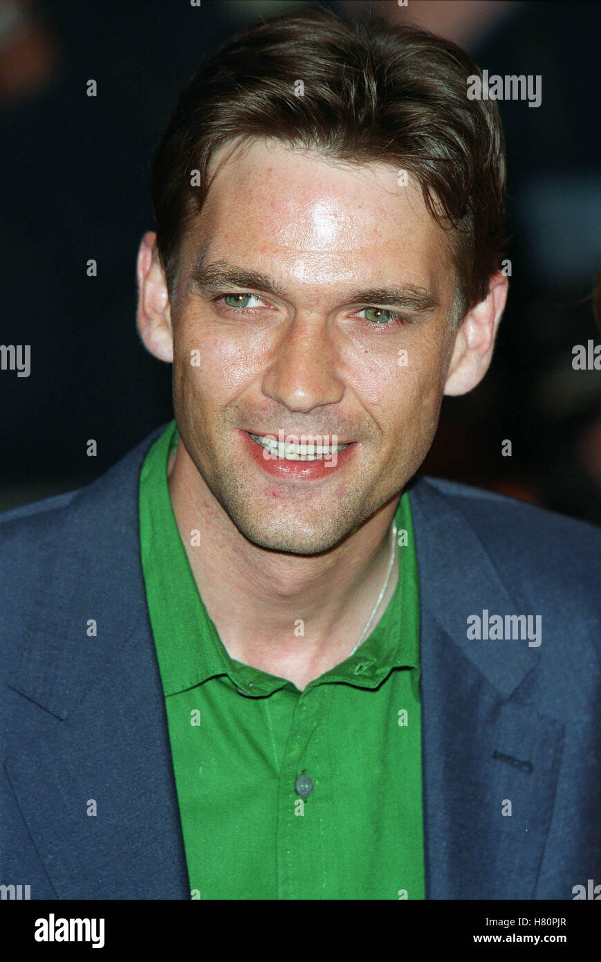 Mission impossible 2 2000 dougray scott hi-res stock photography and ...