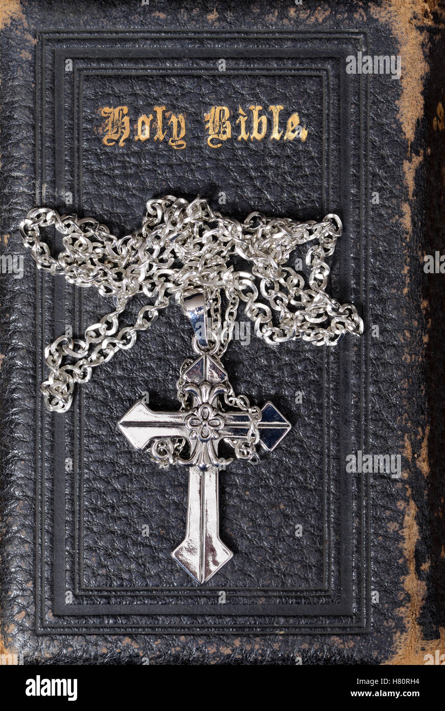 cross on a bible Stock Photo - Alamy