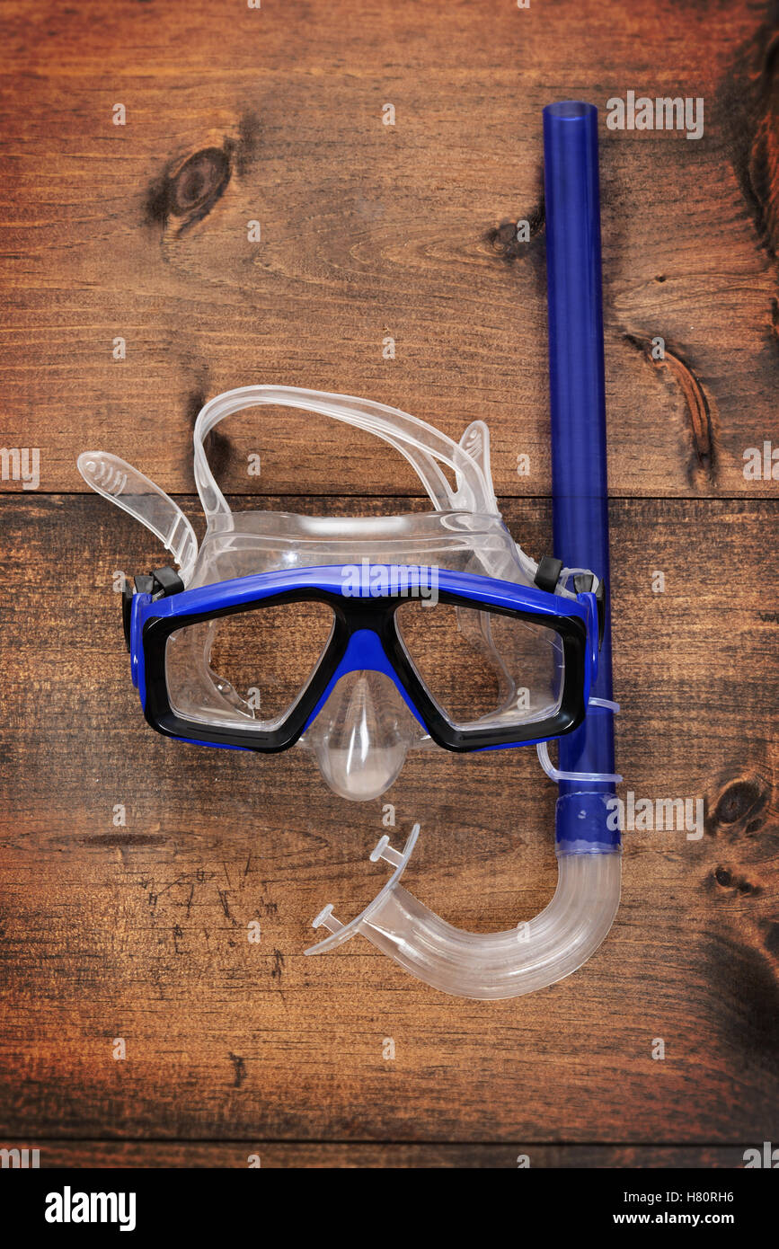 diving mask and snorkel on wood Stock Photo - Alamy