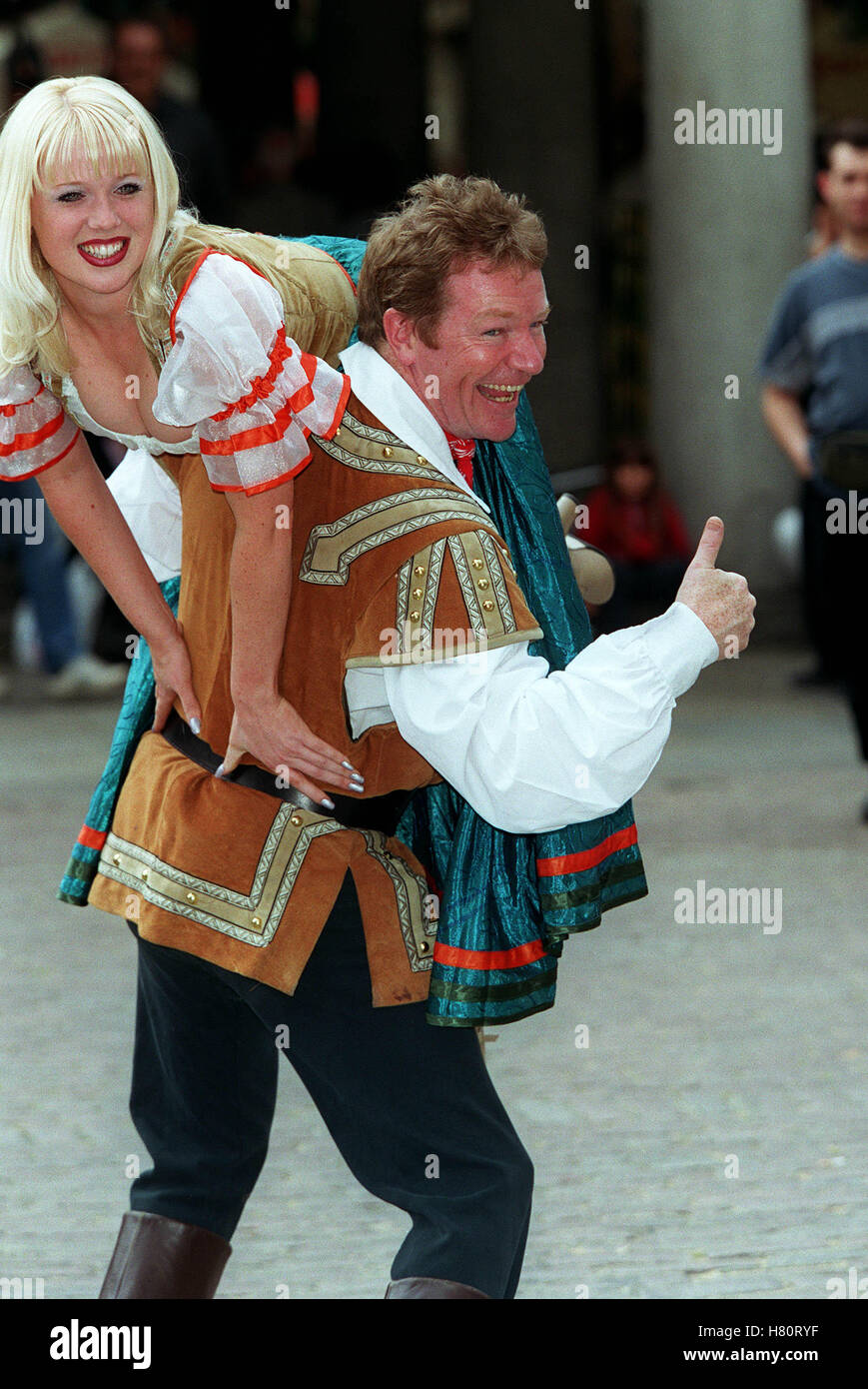 JIM DAVIDSON & LOUISA LANDON DICK WHITTINGTON PANTO LONDON ENGLAND 27 ...