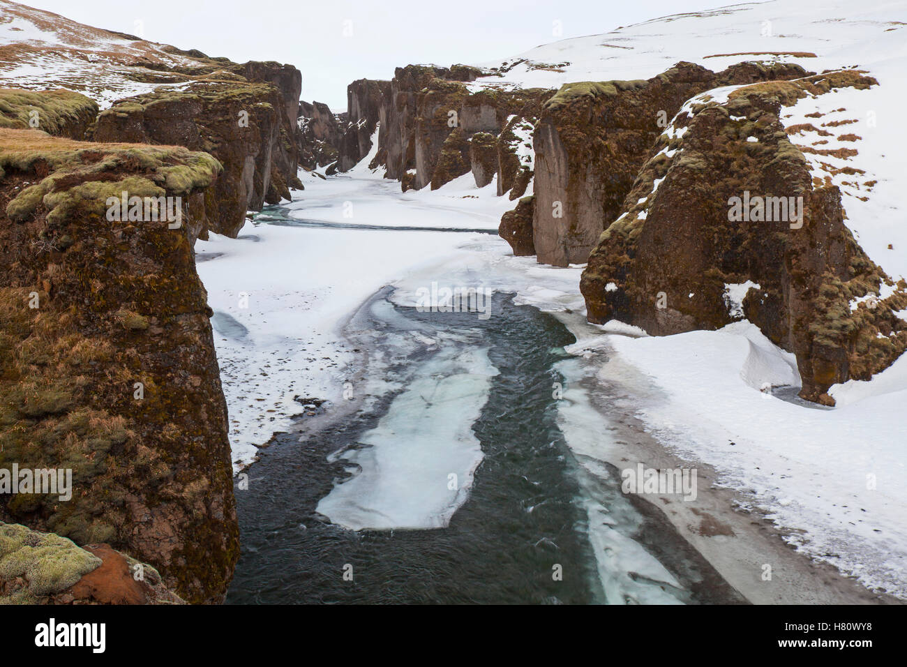 Fjaðrá river flowing through the Fjaðrárgljúfur / Fjadrargljufur canyon ...