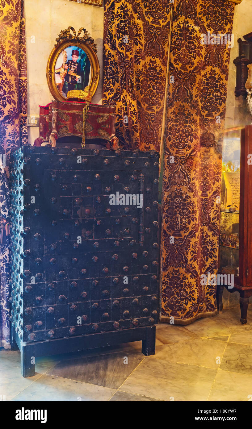 Arabic cabinet hi-res stock photography and images - Alamy