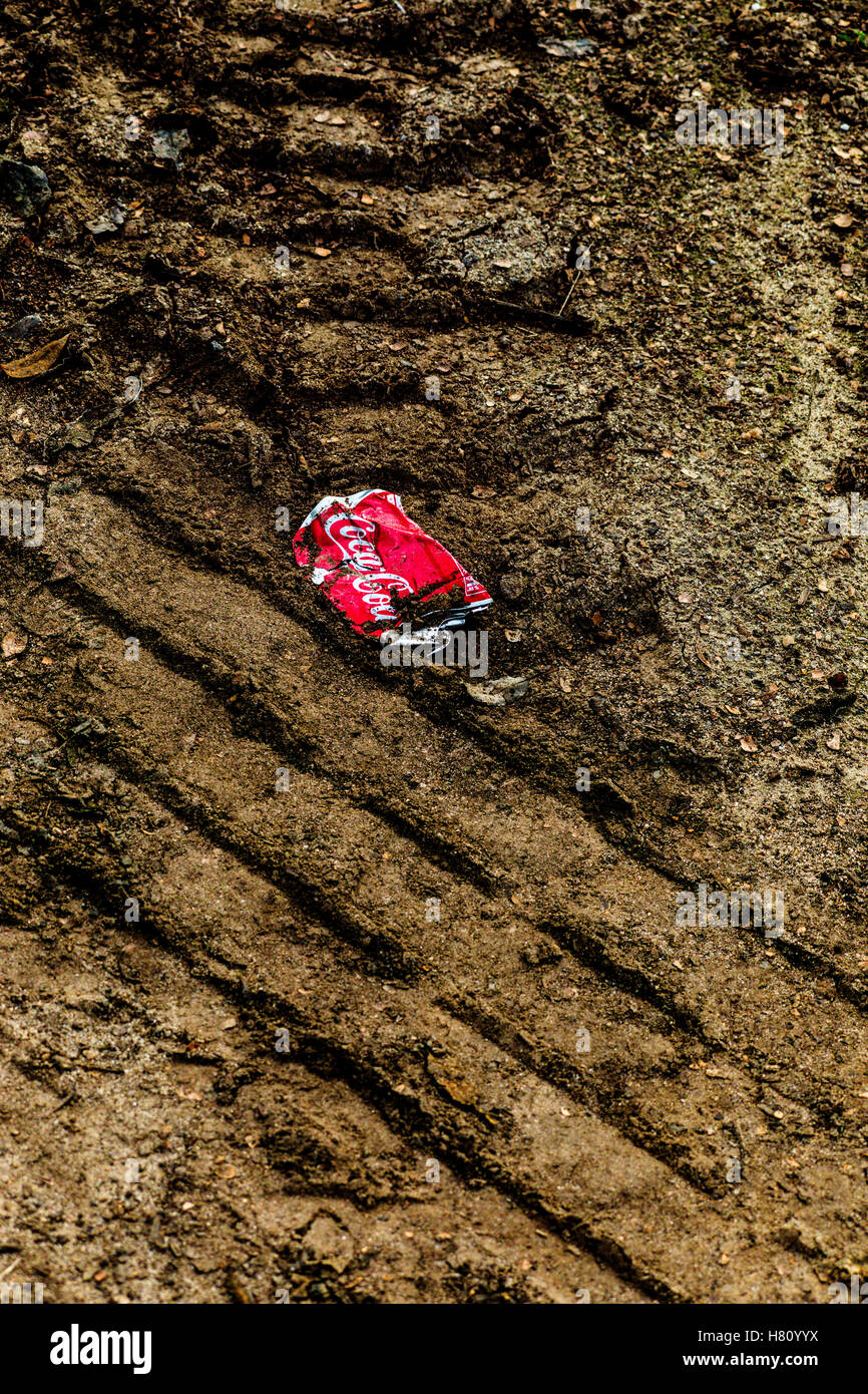 Crushed coke can hi-res stock photography and images - Alamy