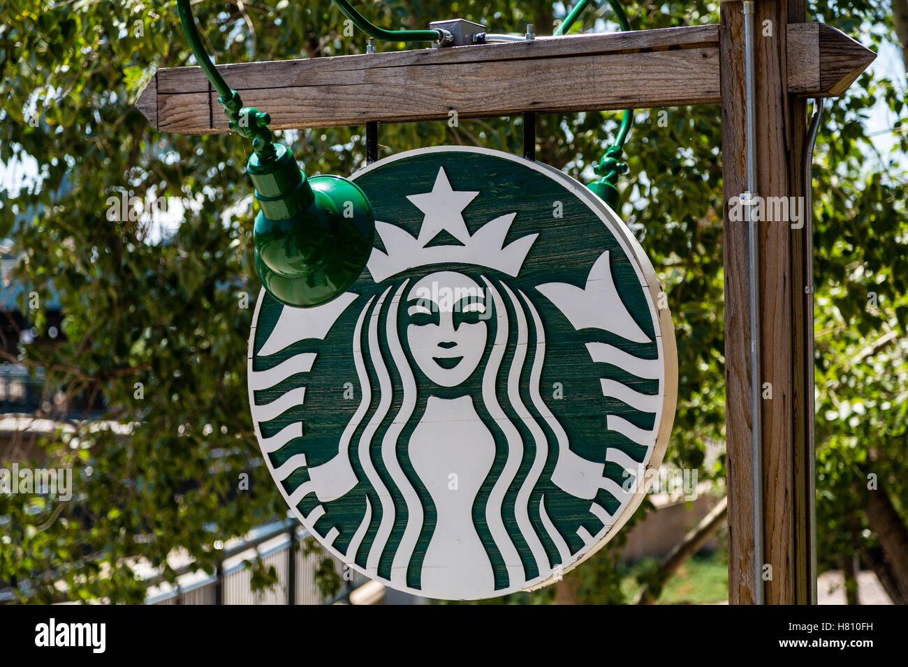 Starbucks sign hi-res stock photography and images - Alamy