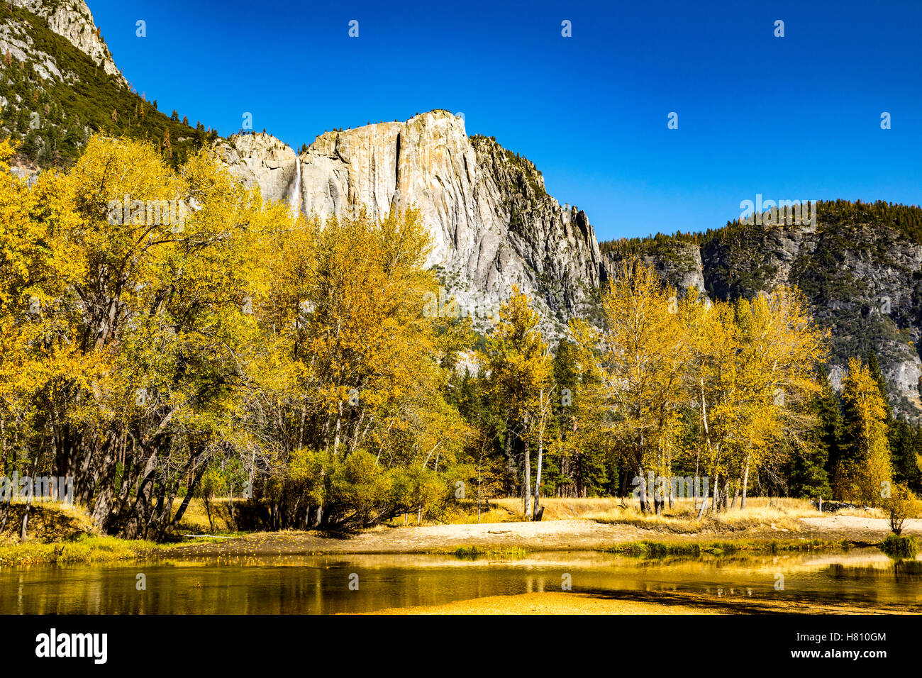 The Merced river in the fall of 2016 at Yosemite National Park ...