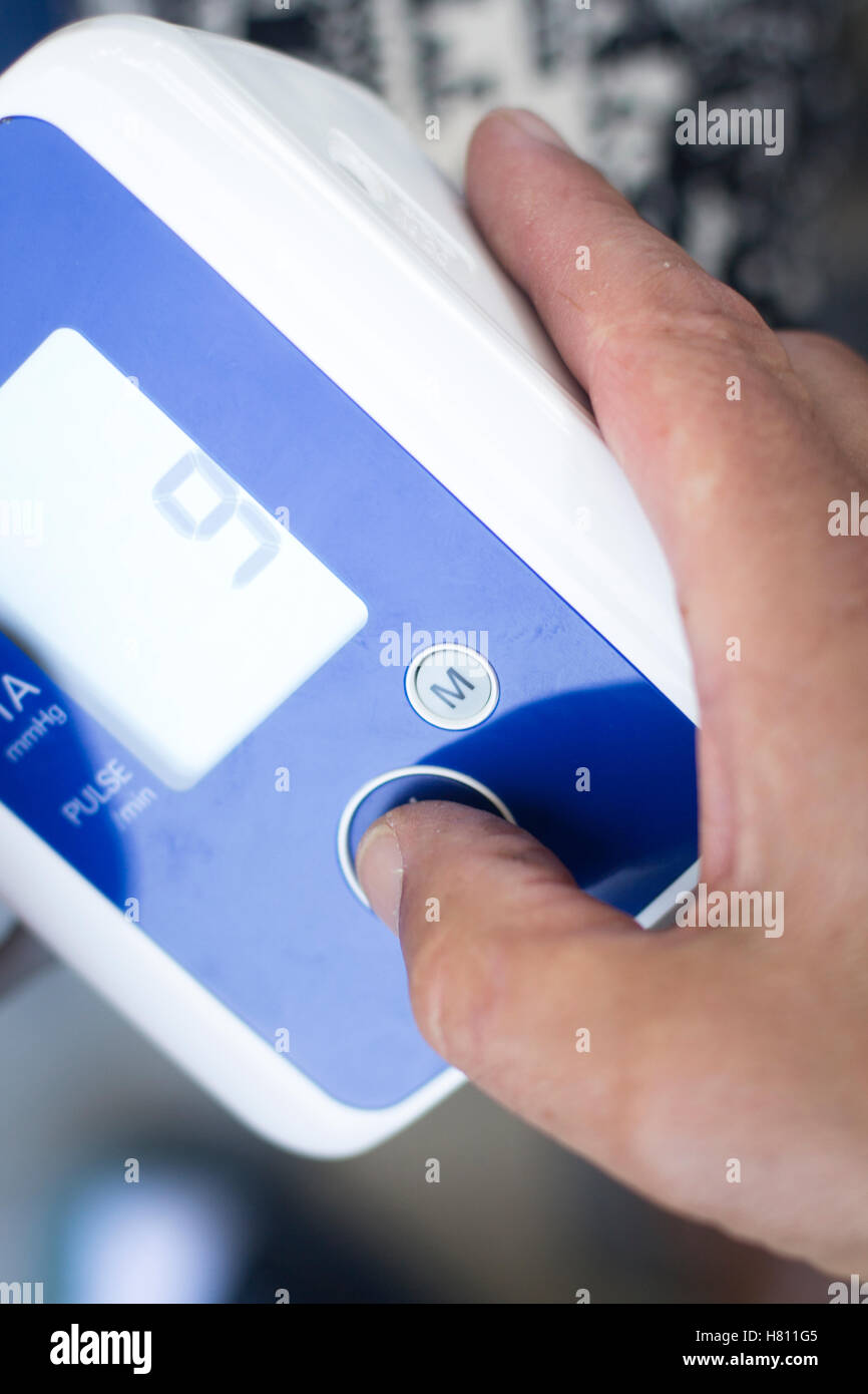 Cardiac blood pressure and irregular heart beat pulse rate meter to ...