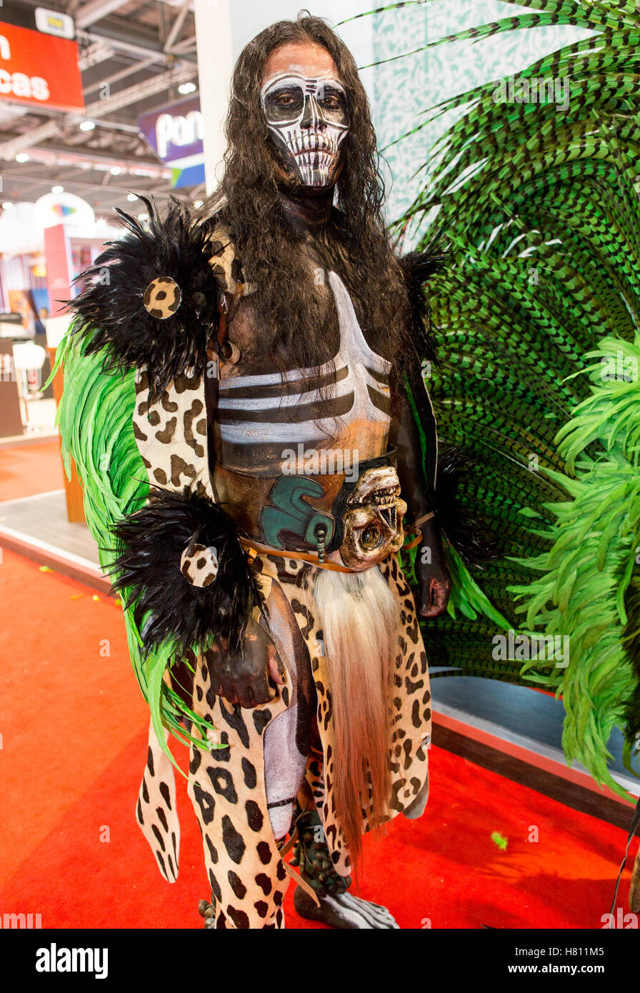 Mayan warrior hi-res stock photography and images - Alamy