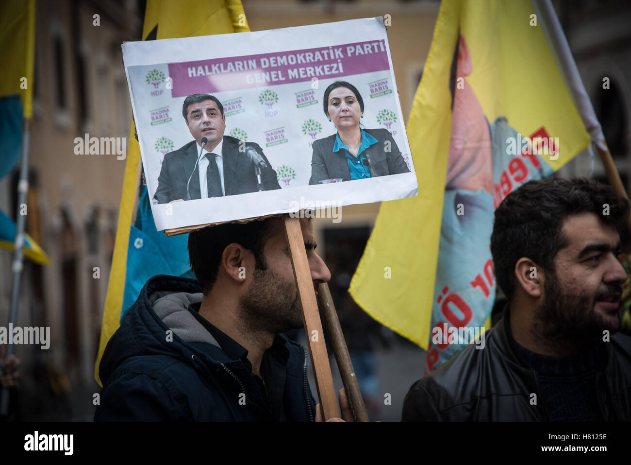 Rome, Italy. 08th Nov, 2016. Protest outside Parliament in Montecitorio ...