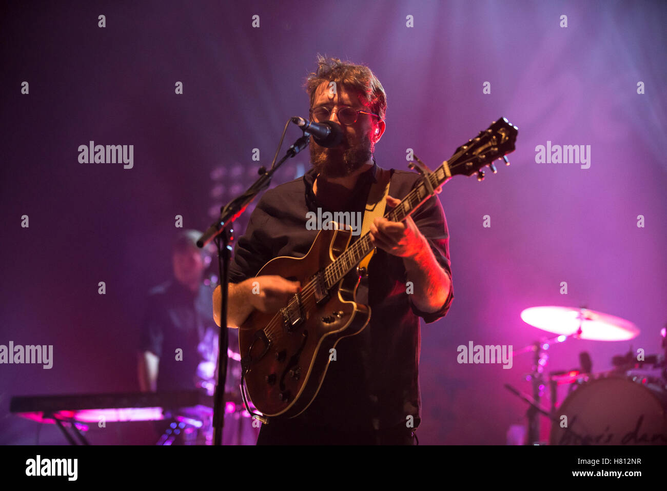 London, UK. 08th Nov, 2016. Alternative rock band Bear's Den play on ...