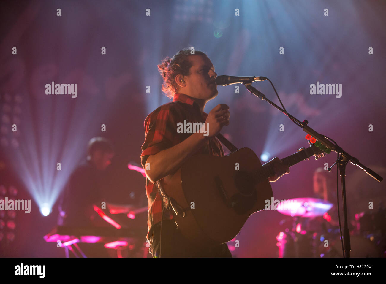 London, UK. 08th Nov, 2016. Kevin Jones performing live on stage ...