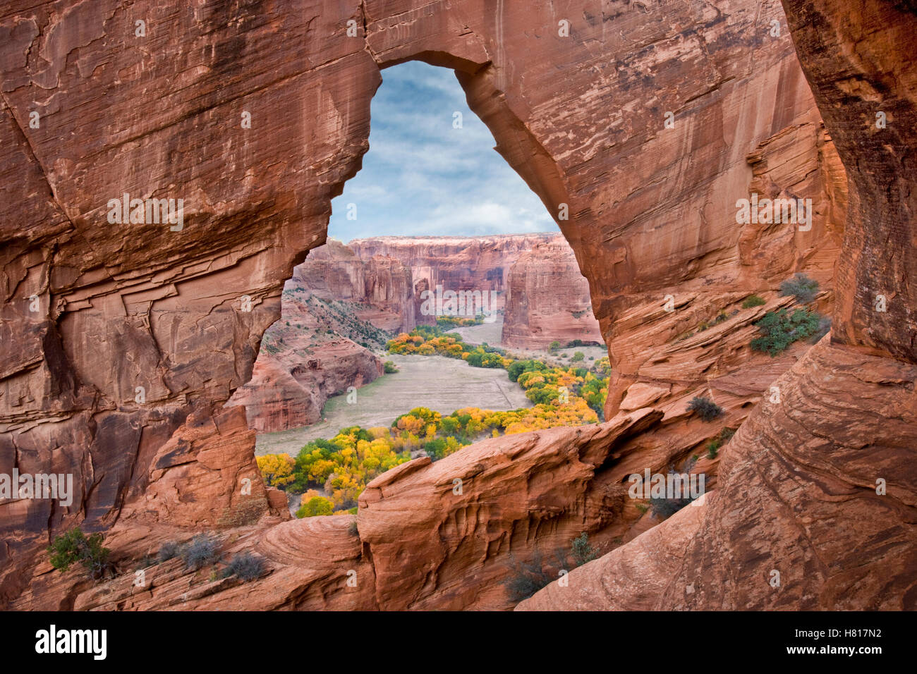 Natural arch with river valley in the background, Canyon de Chelly ...
