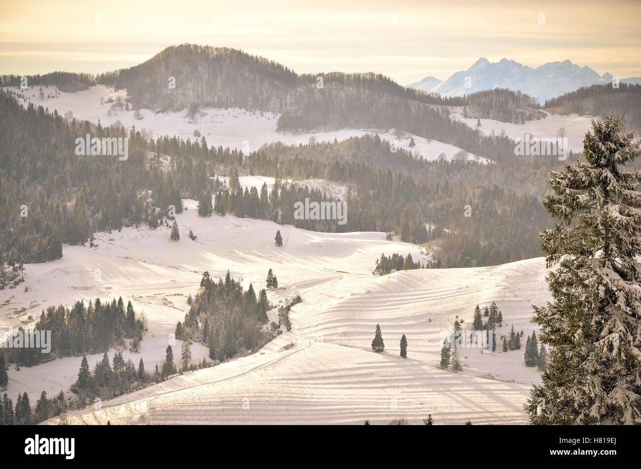 Hills covered with snow hi-res stock photography and images - Alamy