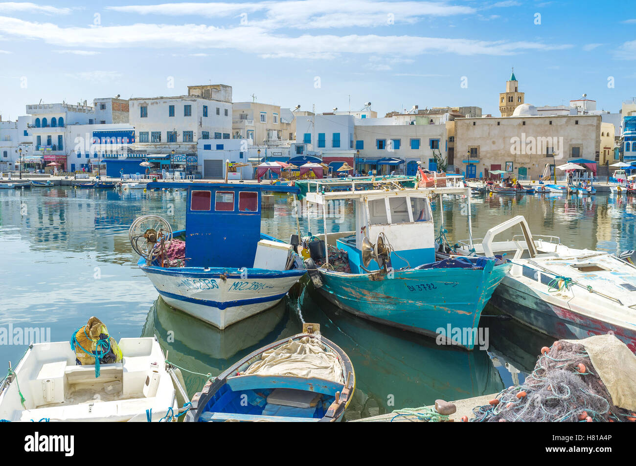 Tilted ship hi-res stock photography and images - Alamy