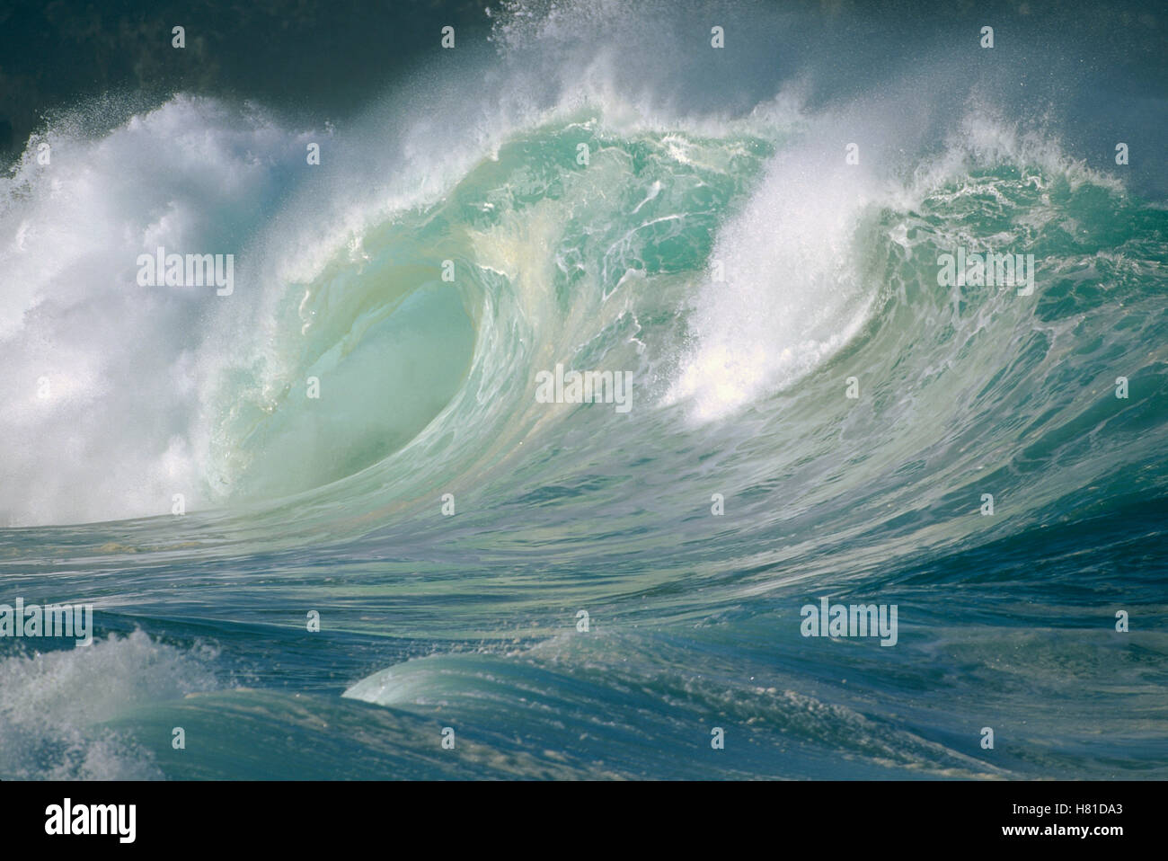 Breaking waves, Waimea shorebreak, Oahu, Hawaii Stock Photo - Alamy