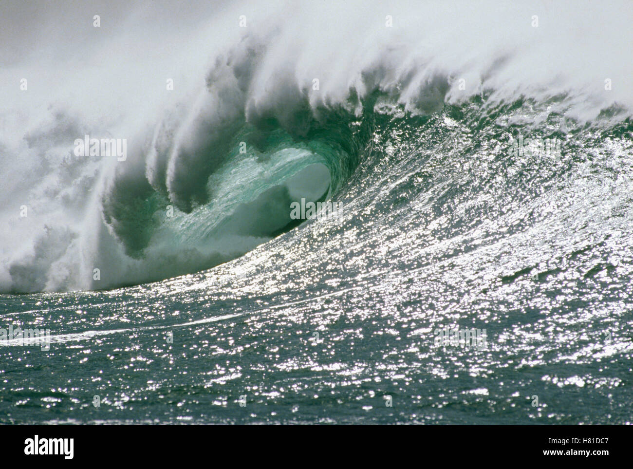 Breaking waves, Hawaii Stock Photo - Alamy