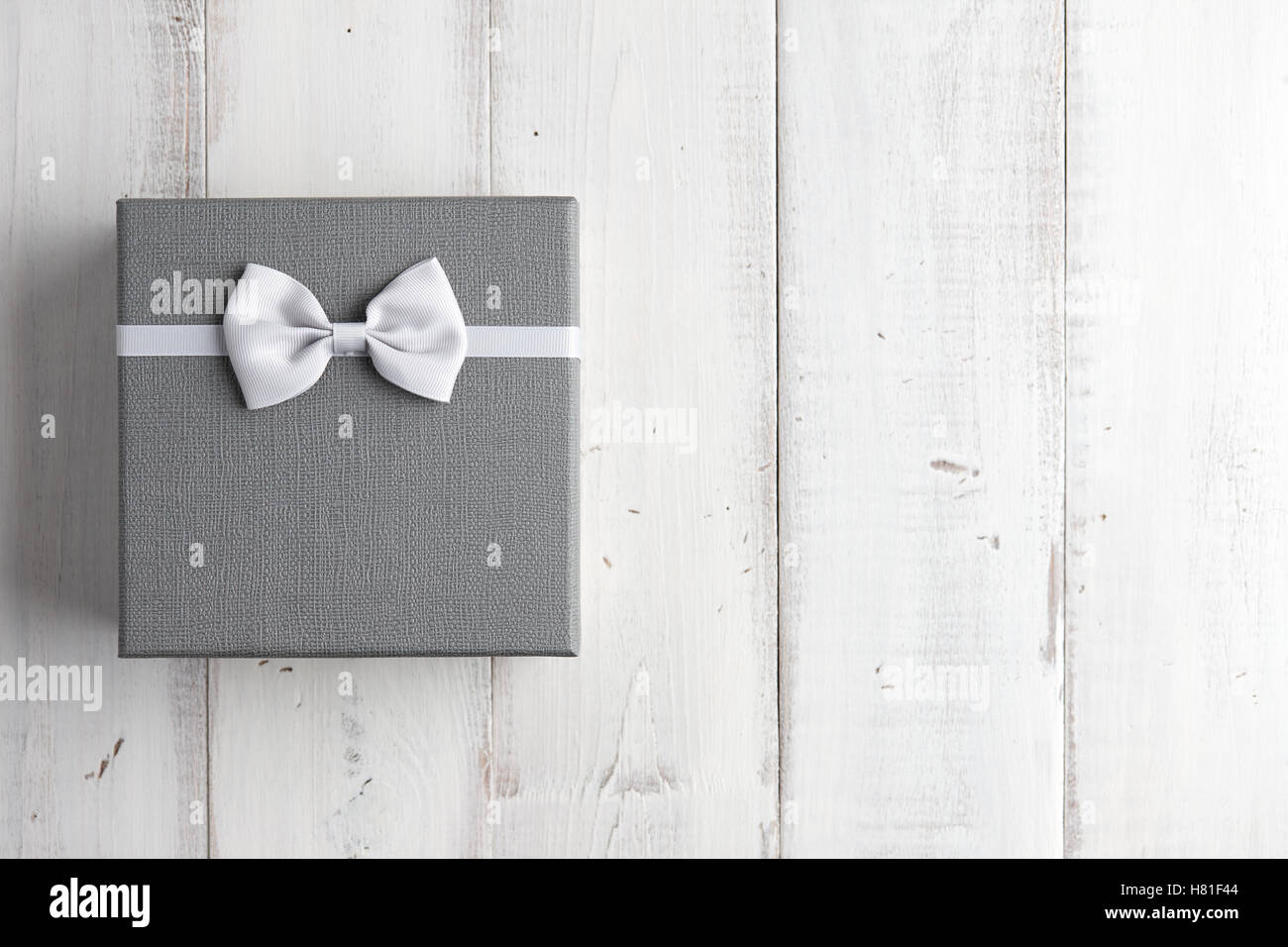 Gift box with bow Stock Photo - Alamy