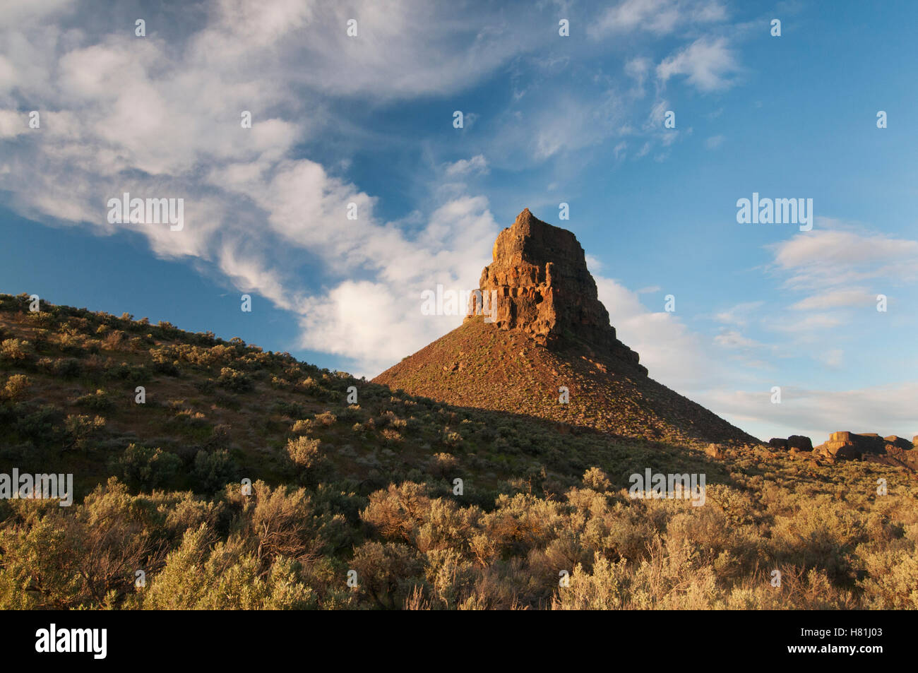 Basalt butte, Dry Falls, Sun Lakes State Park, Washington Stock Photo ...