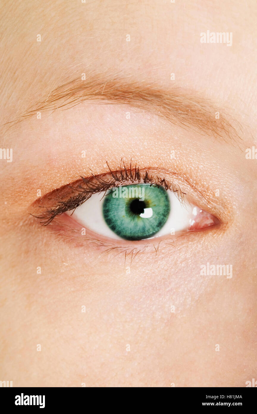 Green eye hi-res stock photography and images - Alamy