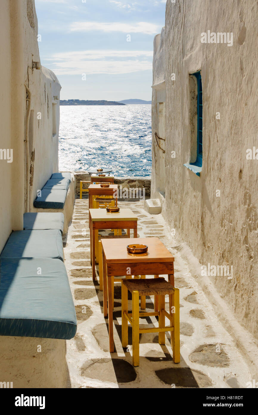 Greek businesses hi-res stock photography and images - Alamy