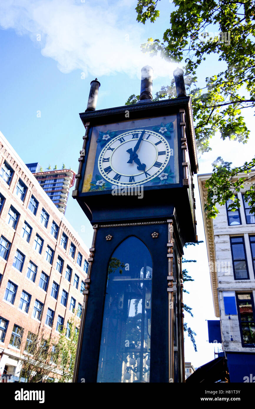 Gastown steam clock located in hi-res stock photography and images - Alamy