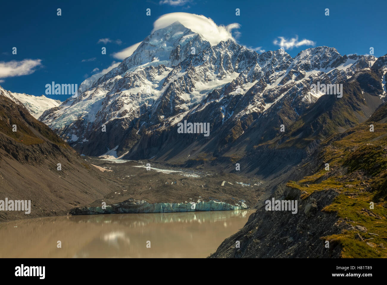 South face of Mount Cook above Hooker Valley with glacial lake, Mount ...