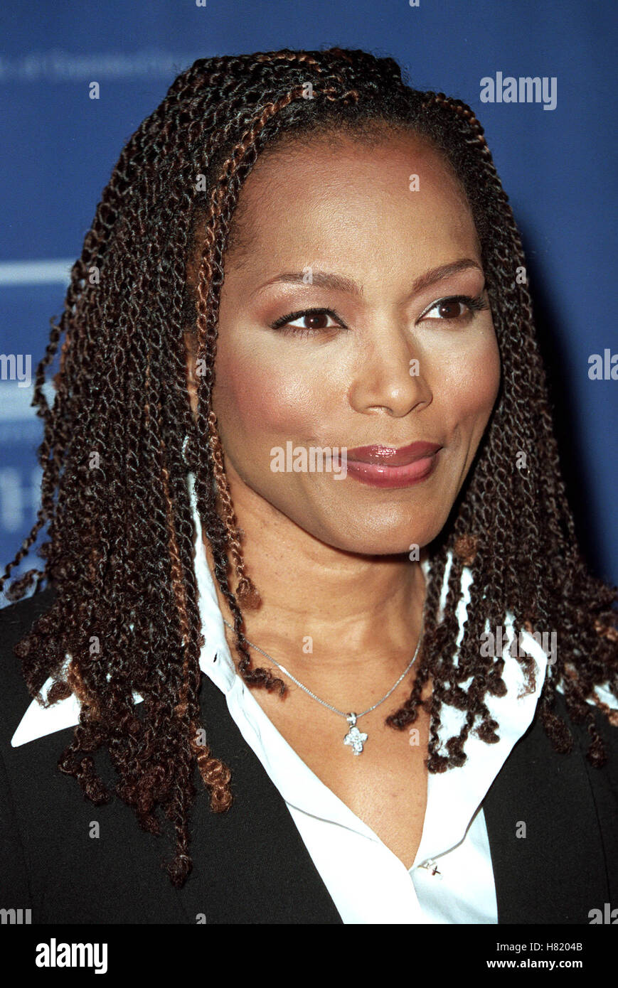 Angela Bassett American Horror Story Braids