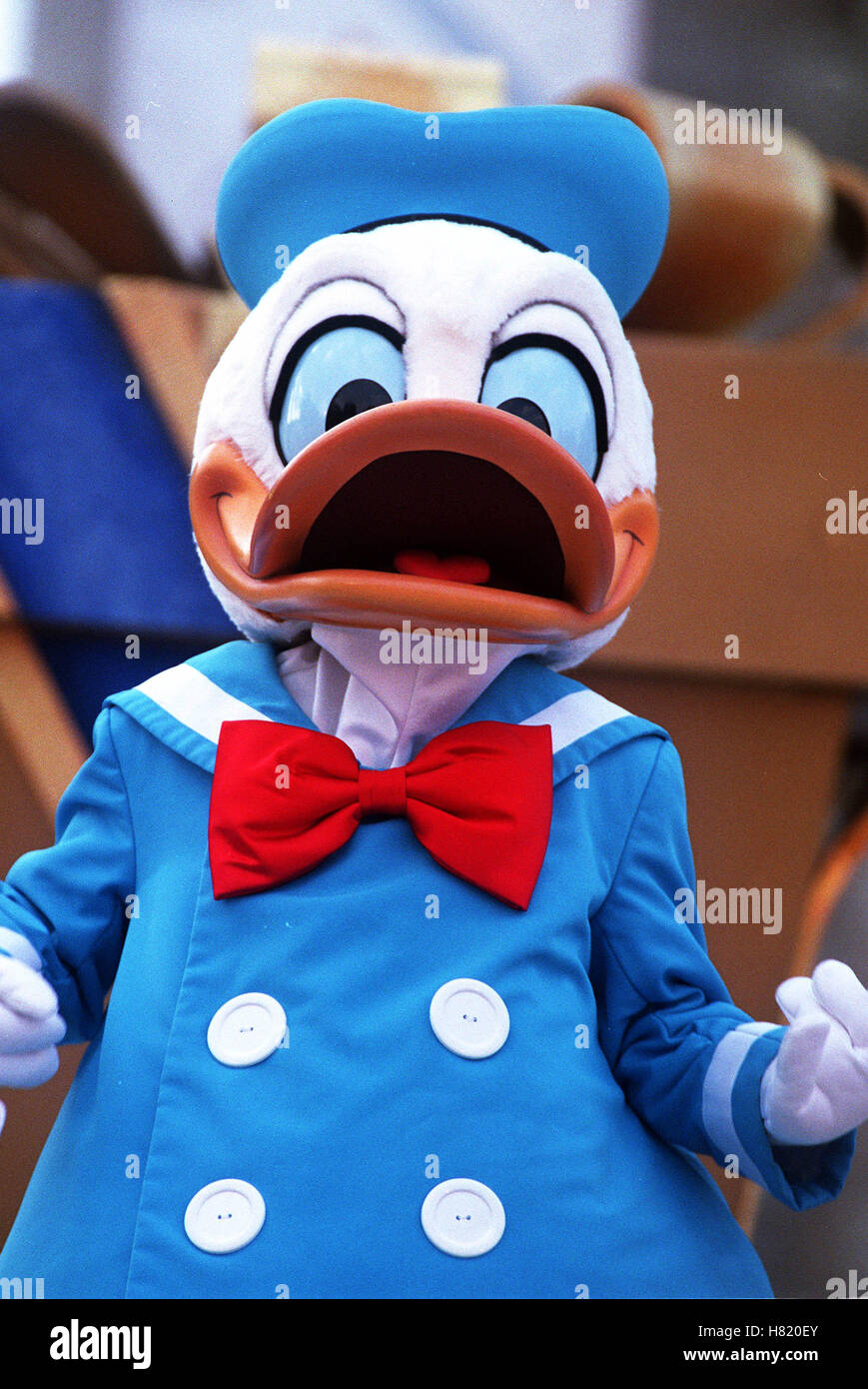 DONALD DUCK MAGIC KINGDOM ORLANDO 01 April 2002 Stock Photo - Alamy