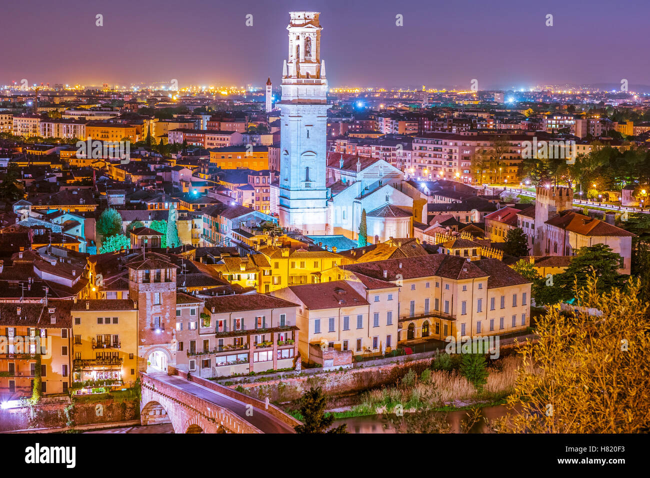 Panorama verona skyline night italy hi-res stock photography and images ...