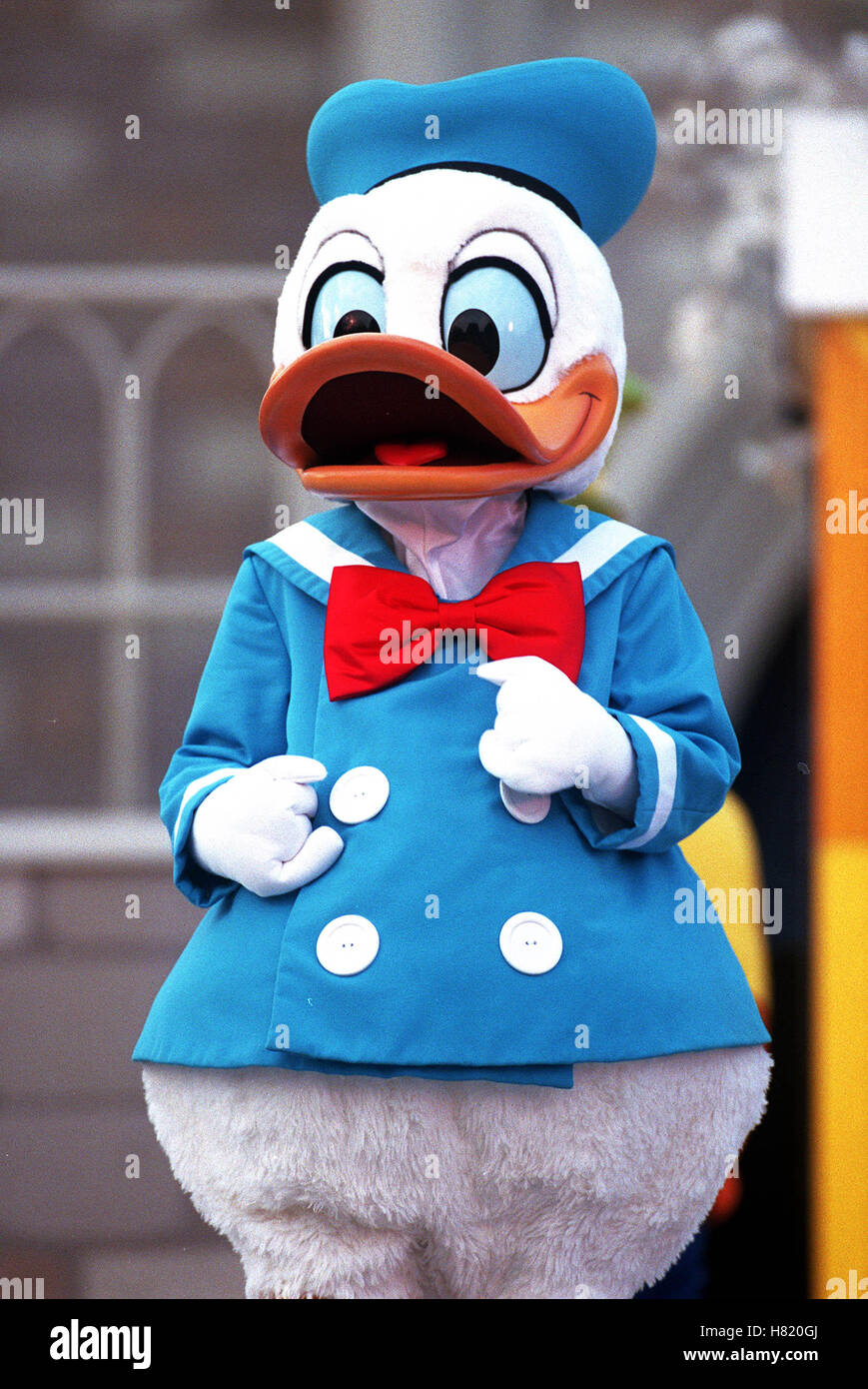 DONALD DUCK MAGIC KINGDOM ORLANDO 01 April 2002 Stock Photo - Alamy
