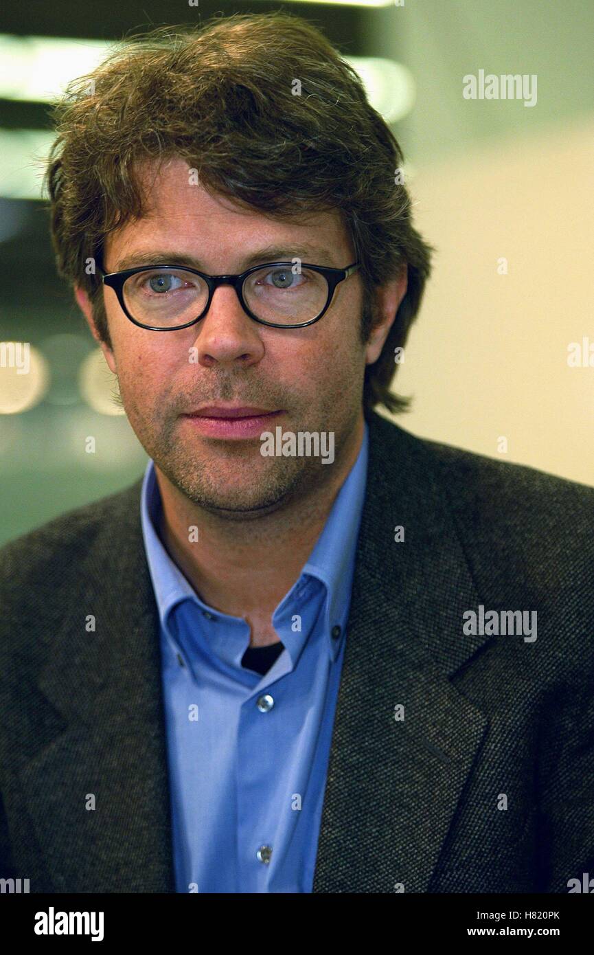 JONATHAN FRANZEN 01 May 2002 Stock Photo - Alamy