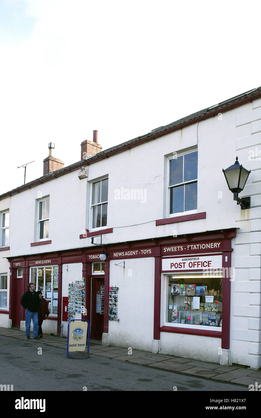 Aidensfield post office goathland north hi-res stock photography and ...