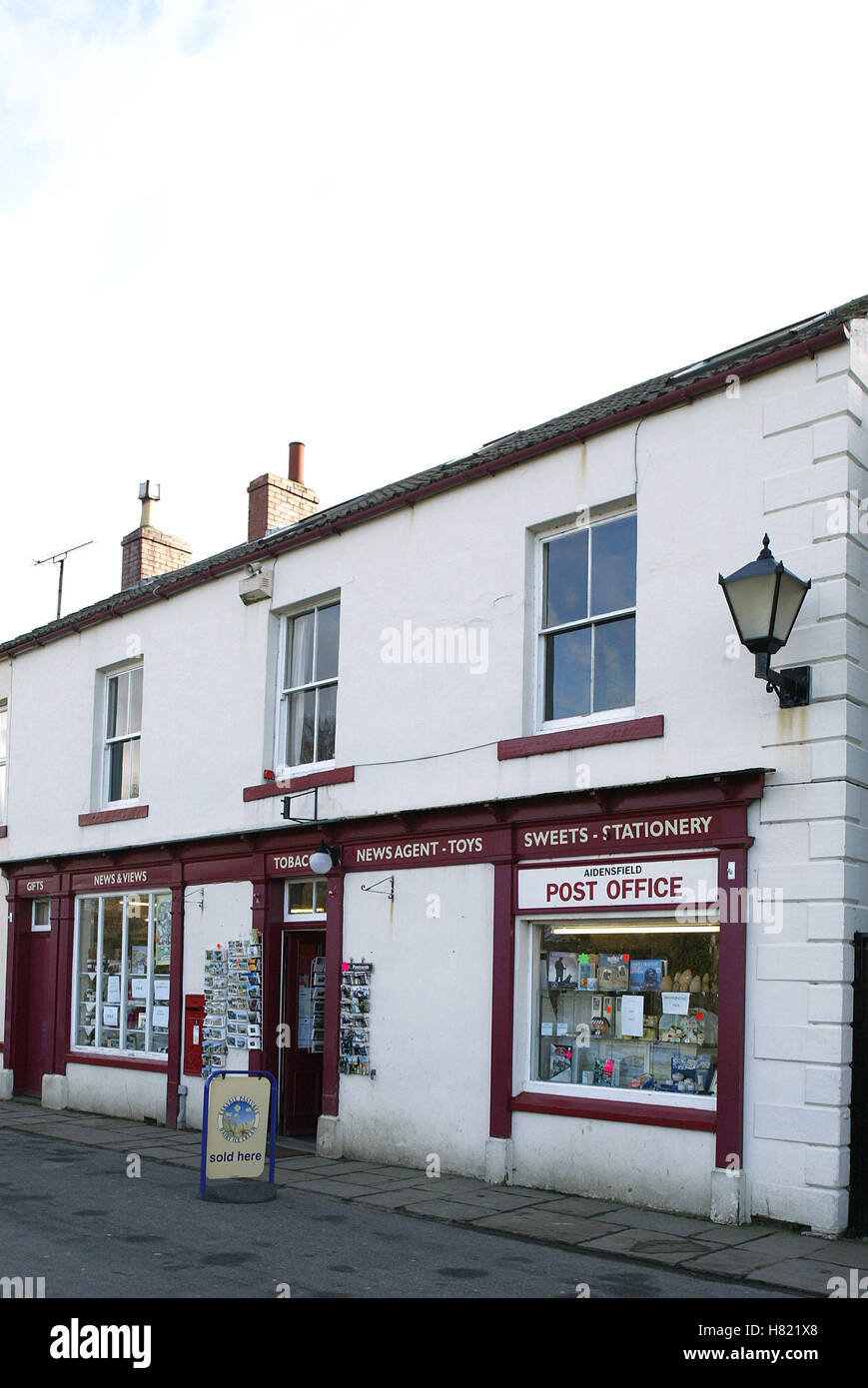 Aidensfield post office goathland north hi-res stock photography and ...