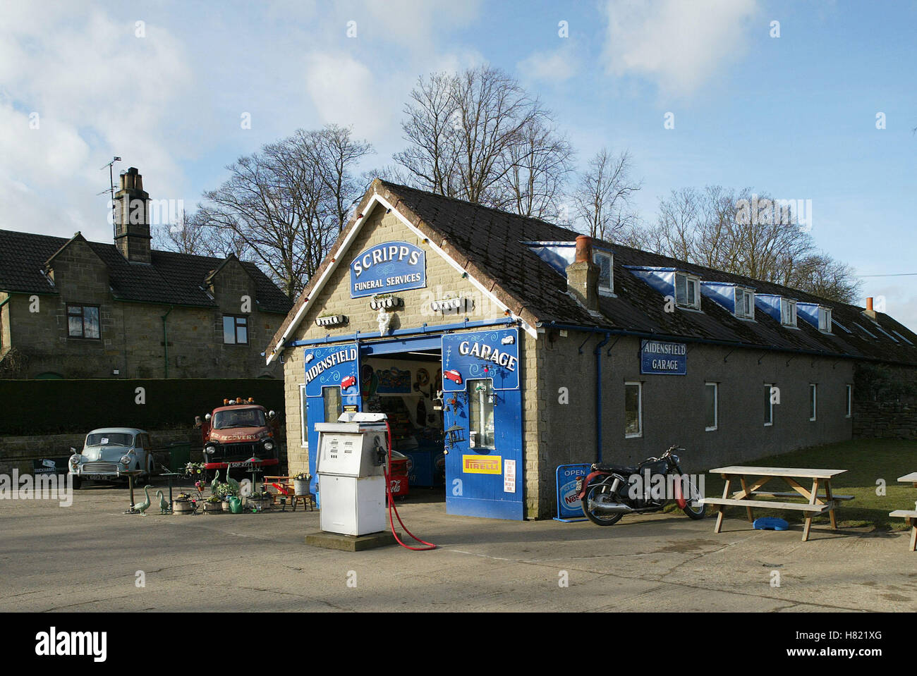 Aidensfield garage goathland hi-res stock photography and images - Alamy