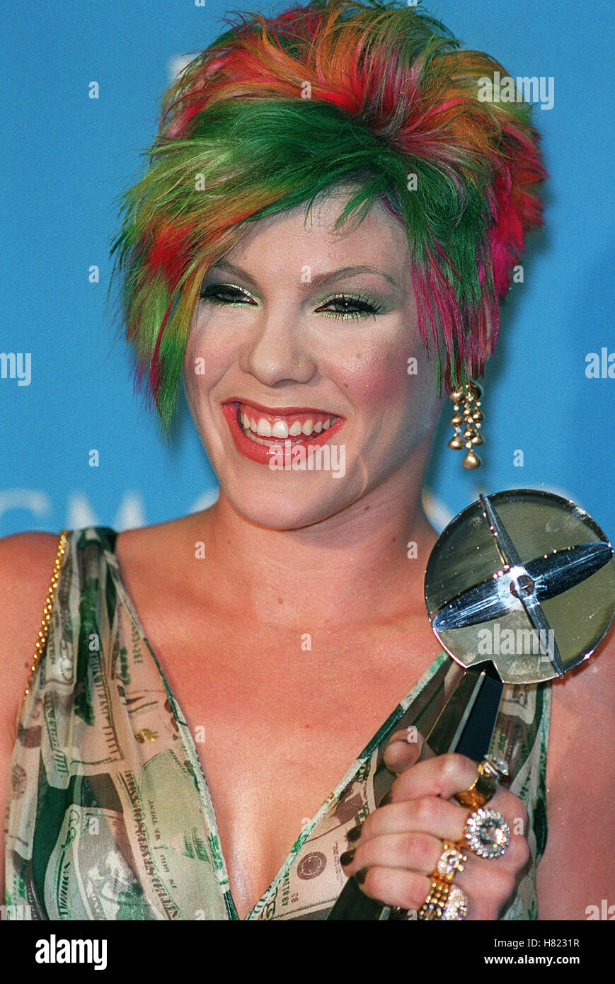 PINK. BILLBOARD MUSIC AWARDS 2000 MGM GRAND HOTEL LAS VEGAS NEVADA USA ...