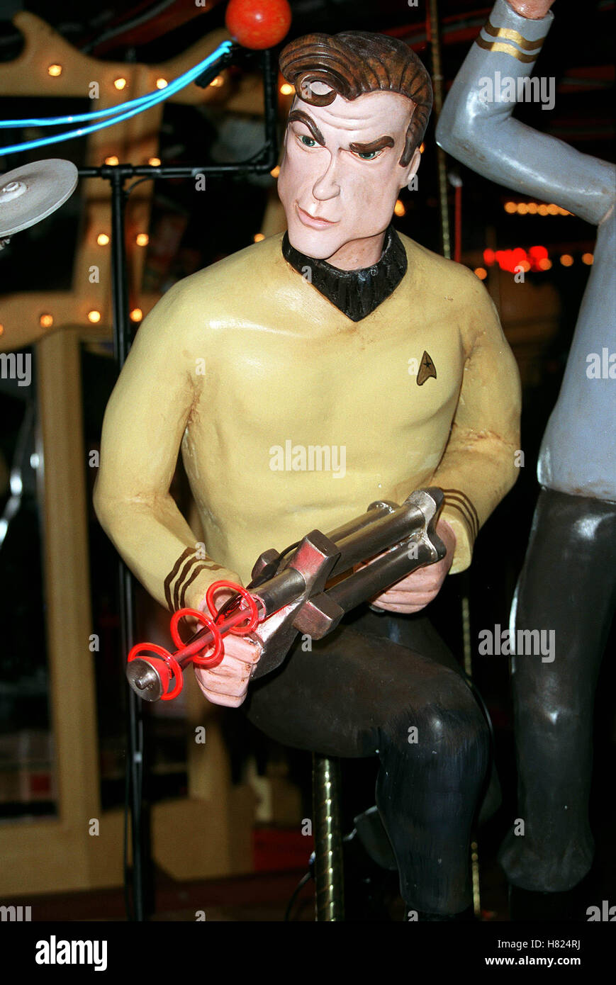 CAPTAIN KIRK FIGURE LOS ANGELES USA 07 January 2000 Stock Photo - Alamy
