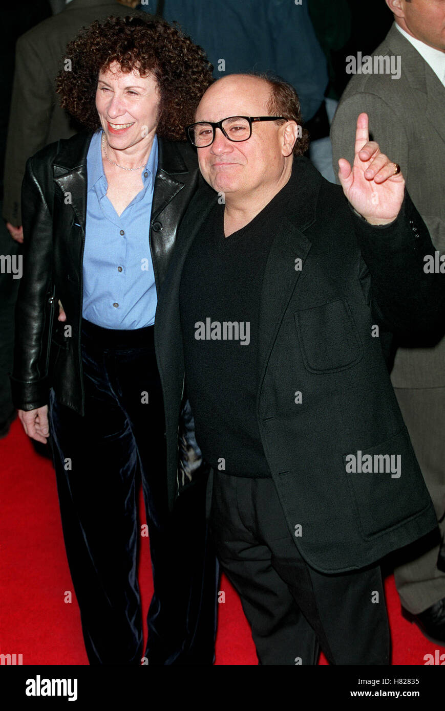 DANNY DEVITO & RHEA PERLMAN LOS ANGELES USA 28 February 2000 Stock ...