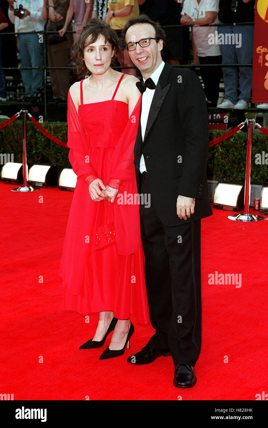 ROBERTO BENIGINI & WIFE LOS ANGELES USA 12 March 2000 Stock Photo - Alamy