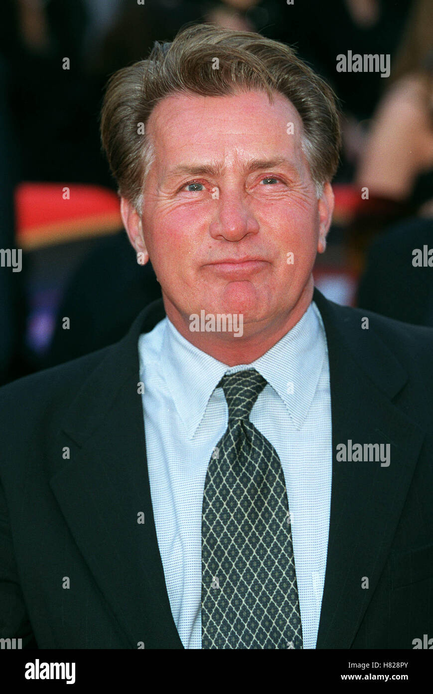 Martin sheen 2000 hi-res stock photography and images - Alamy