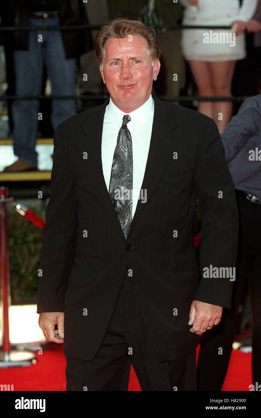 Martin sheen 2000 hi-res stock photography and images - Alamy