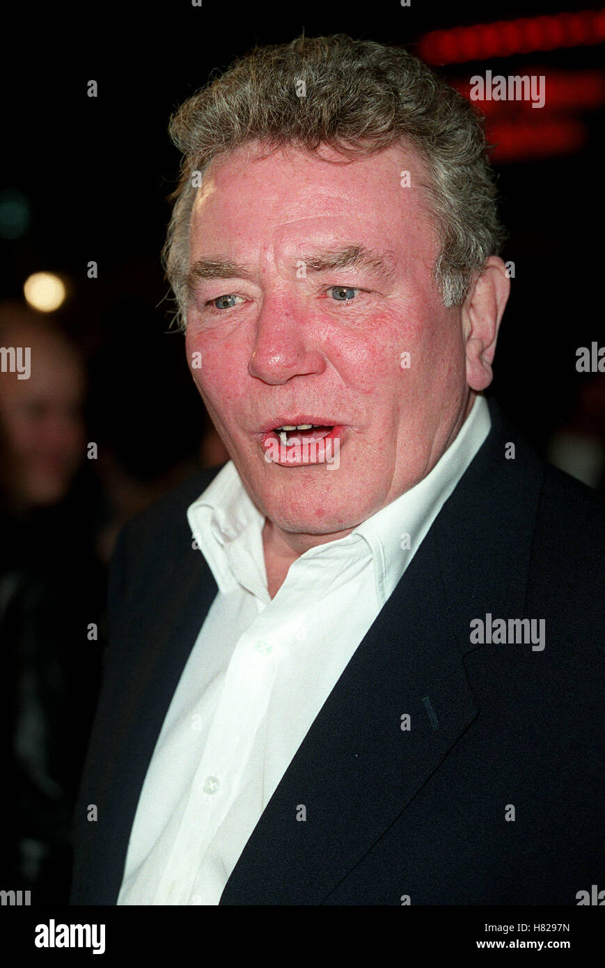 ALBERT FINNEY LOS ANGELES USA 22 March 2000 Stock Photo - Alamy